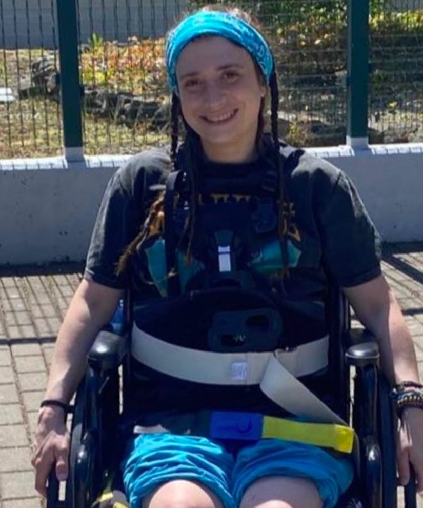 Allison Williams Poses Topless, Flaunts Rock-Hard Abs For Harper's Bazaar