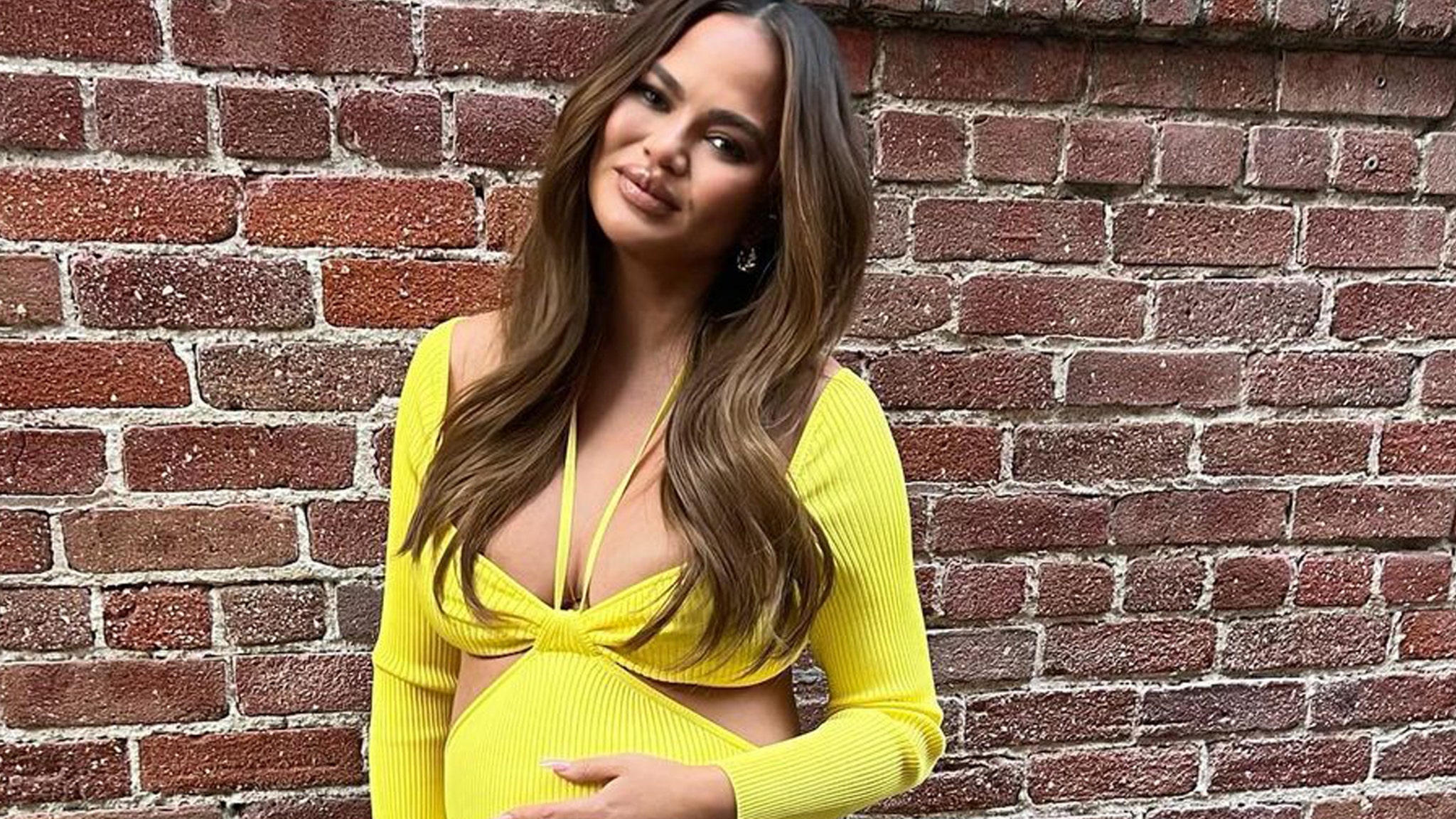 Pregnant Chrissy Teigen Shares Nude Lavatory Selfie To Discuss About