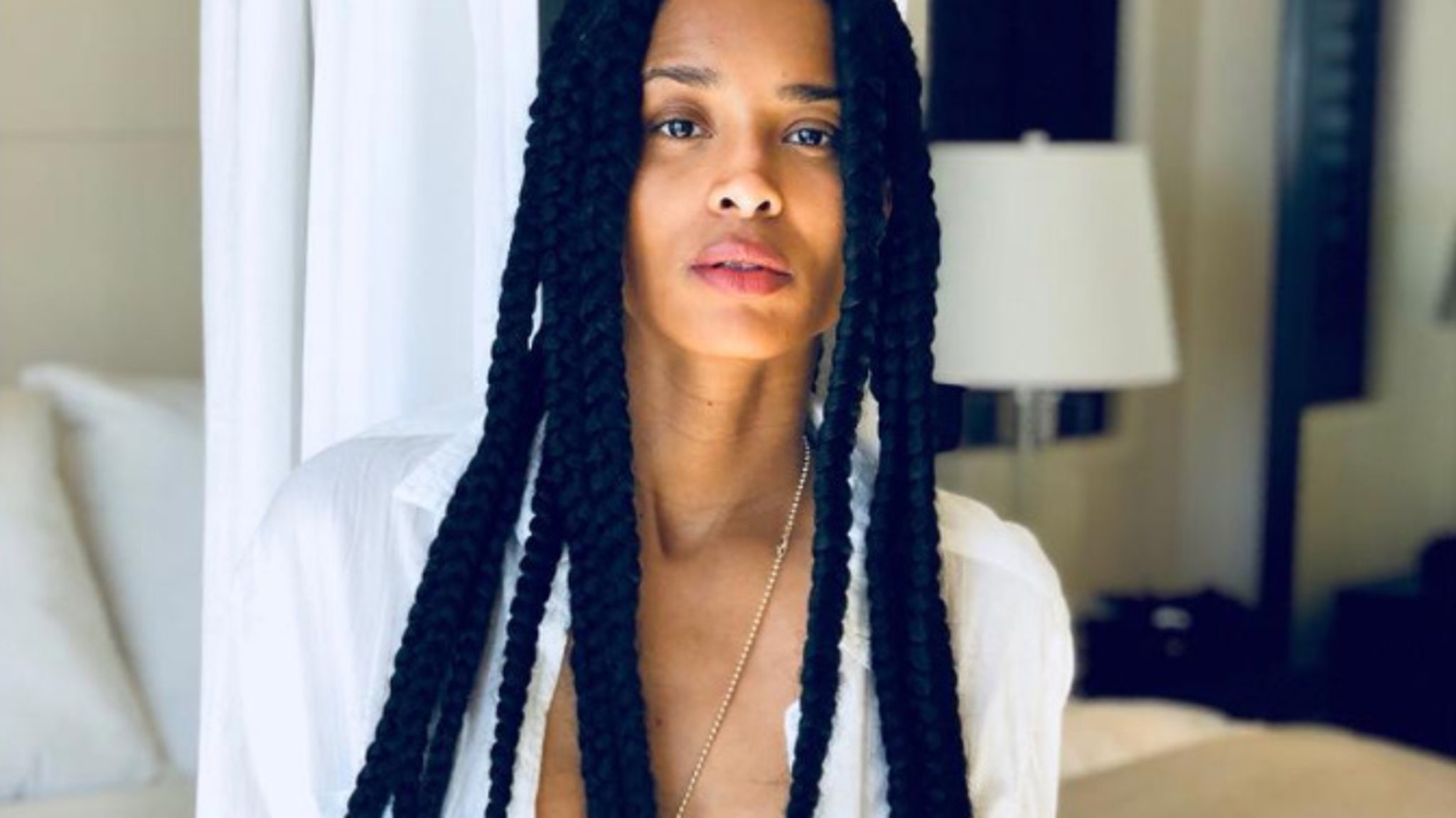 Sexy Stars -- Celebrity Selfies