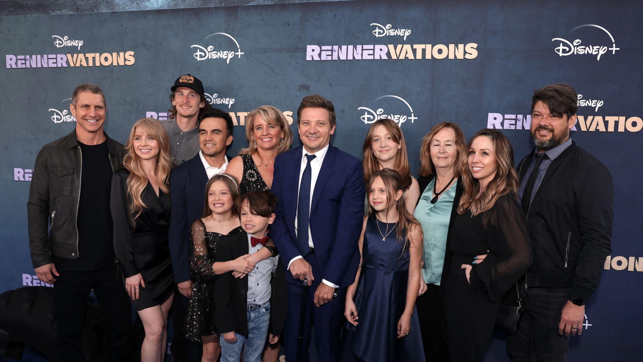 Jeremy Renner Joined by Daughter Ava for First Red Carpet Since ...