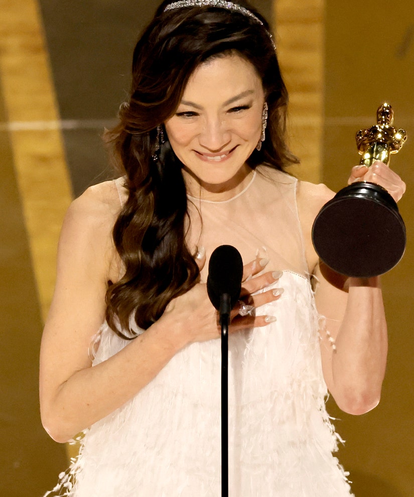 Sheryl Lee Ralph Shades Kardashians, Says They Paid '$10,000' for Lips ...