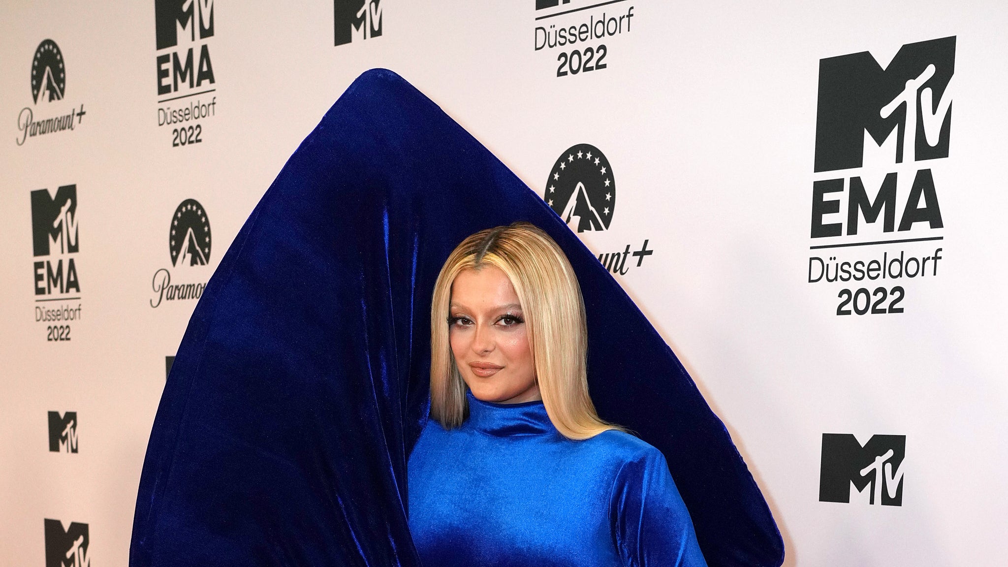 All The Hottest Looks From The 2022 MTV EMAs